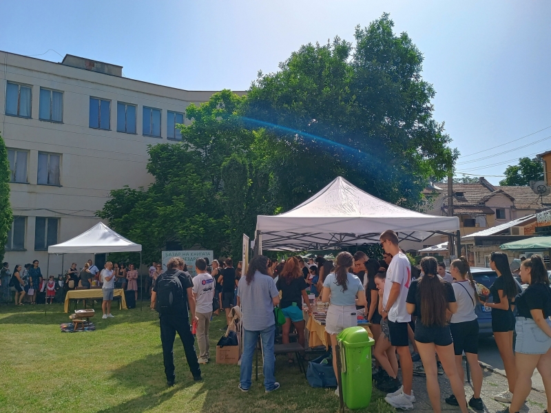За пръв път в Мездра се проведе Базар на книгата