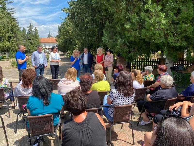 Петя Аврамова в Оряхово Не бива да позволяваме на омразата и реваншизма да променят ценностите