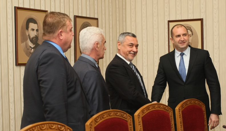 Валери Симеонов скочи на Румен Радев