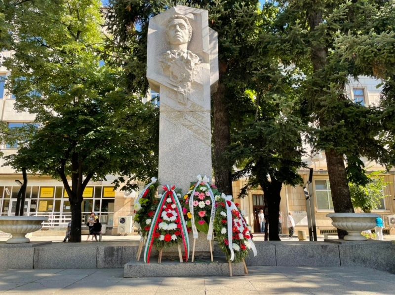 Враца се преклони пред Апостола на свободата снимки