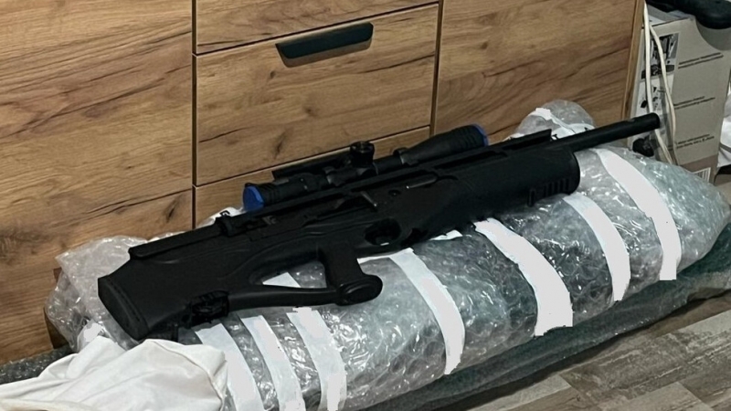 ГДБОП разби схема за преработка и разпространение на големи количества оръжия снимки