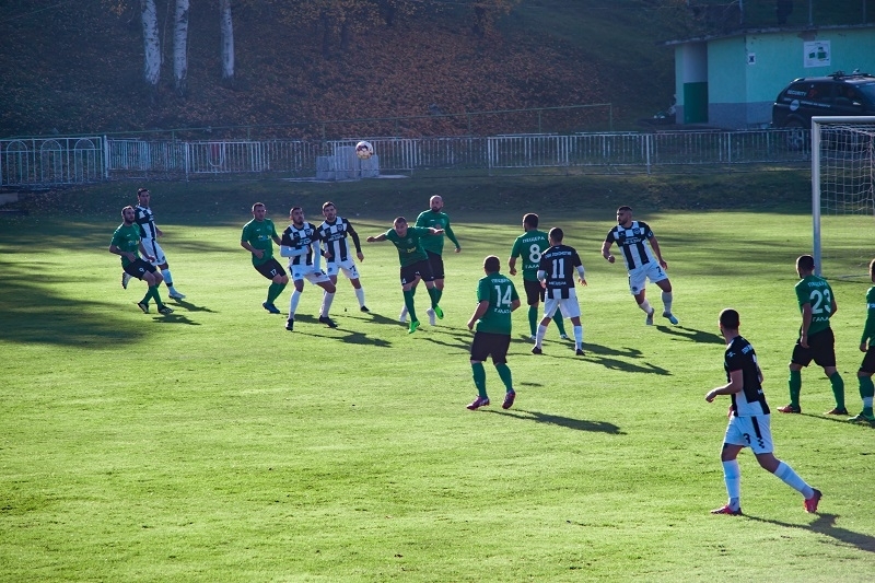 Локомотив Мездра с четвърта поредна домакинска победа снимки