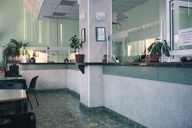 Центърът за административно обслужване при Община Мездра стана на 20 години снимки