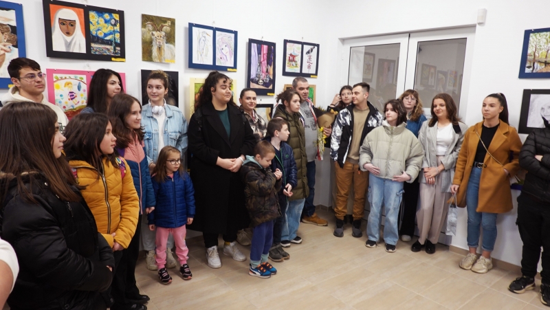 Откриха изложба на млади художници в читалището в Монтана