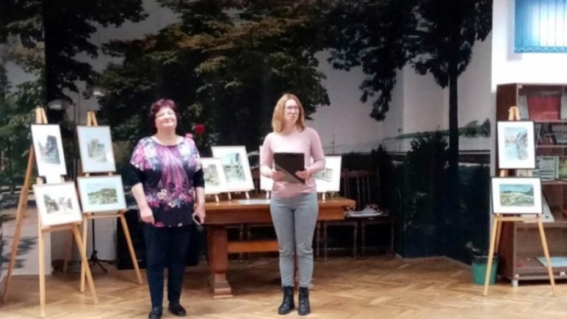 Учителка от Лом подреди изложба във Видин