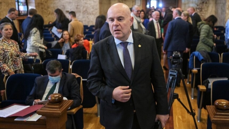 Продължаваме промяната питат Иван Гешев защо за САЩ той е заплаха