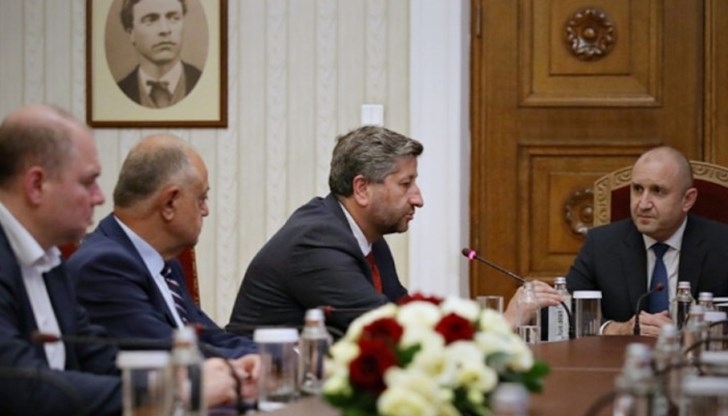 Президентът се среща с Демократична България