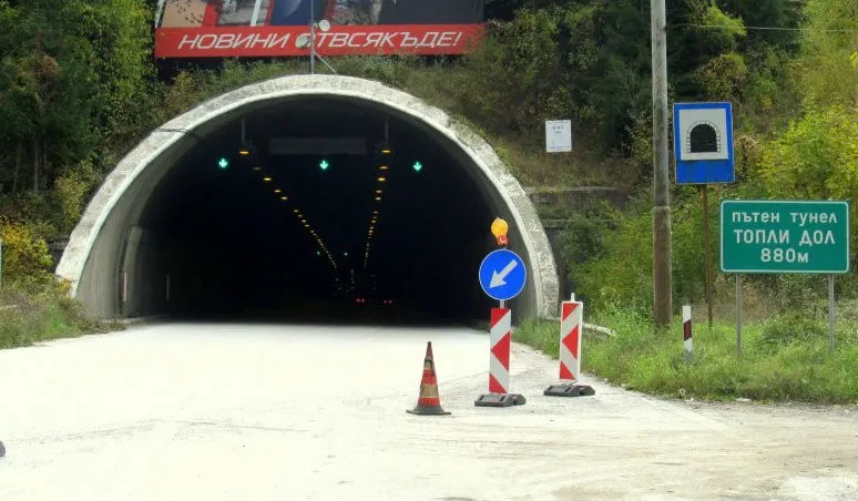 Ремонтът на тунелите Топли дол и Правешки ханове на АМ Хемус ще струва 75 5 млн лв