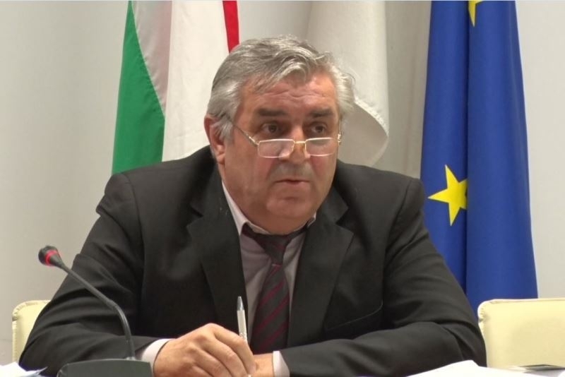 Община Мездра ще кандидатства с проект за обновяване на уличното осветление снимки