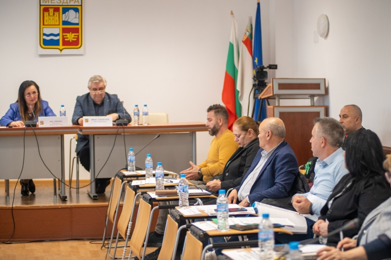 Общинският съвет прие Годишния финансов отчет на МБАЛ Мездра за 2023 г снимки