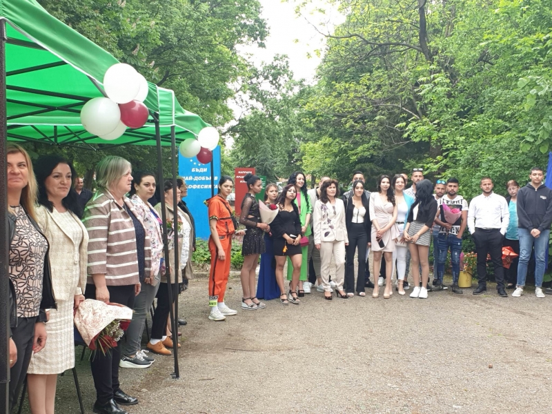 Кметът на Борован инж Тодорова изпрати зрелостниците на ПГТ Коста