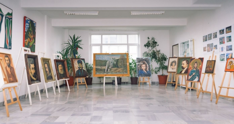 Общини във Врачанско получават пари от правителството за учители и културни институции