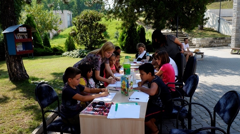 Лятната академия „Патиланци“ потапя деца от Мездра в приказния свят на книгите