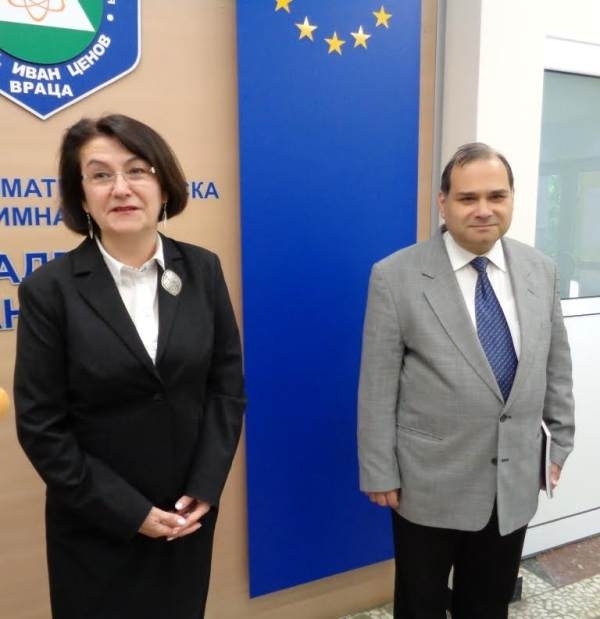 ППМГ „Акад Иван Ценов“ представи изложба посветена на жените в