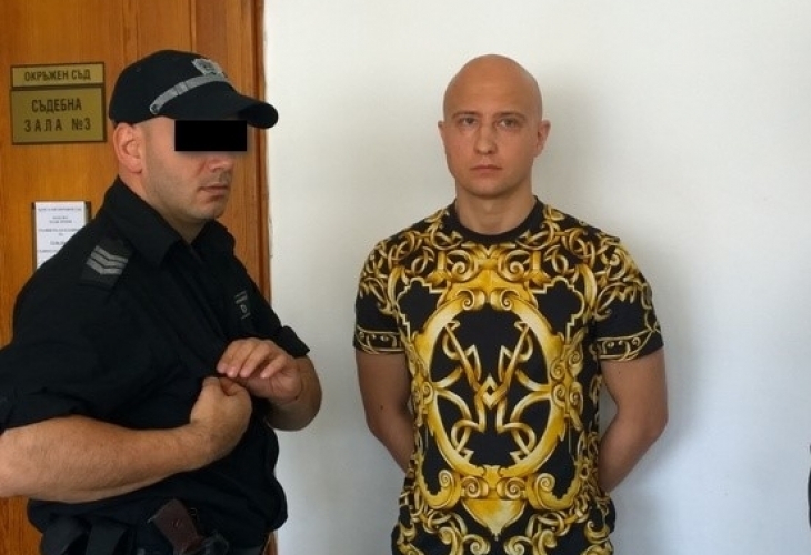 Руският секс гуру си причини кома часове преди да бъде екстрадиран лекарите не знаят какво се