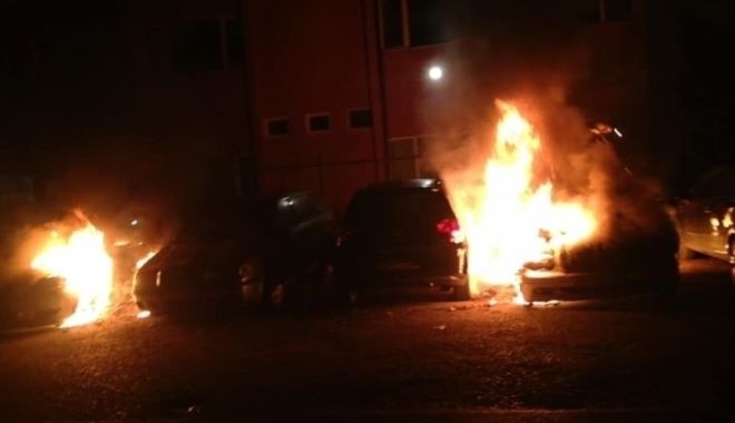Гореща нощ Два автомобила горяха в Монтана разследват случая
