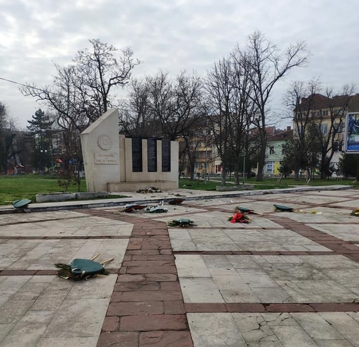Възмутително! Вандали вилняха нощес в Бяла Слатина, има пострадали 16 ...