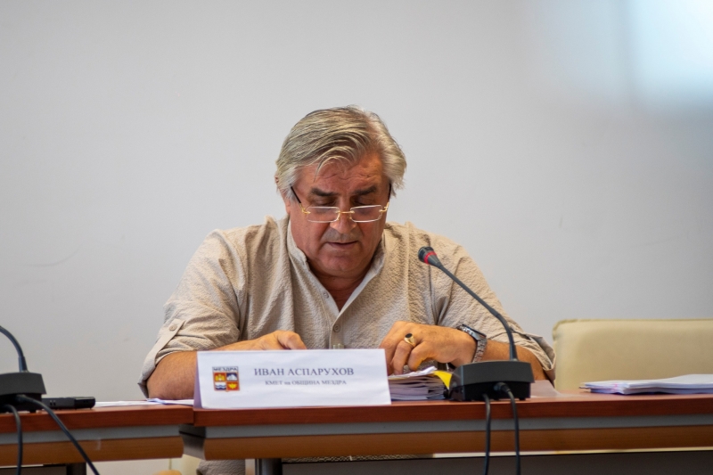 Общинският съвет в Мездра прие Бюджет 2023 снимки