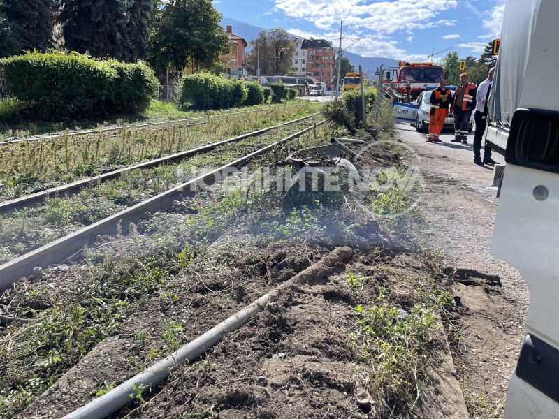 Полицаи катастрофираха в София има ранени снимки
