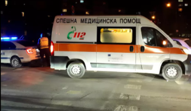 Инцидент на пътя Двама пешеходци пострадаха при тежка катастрофа във