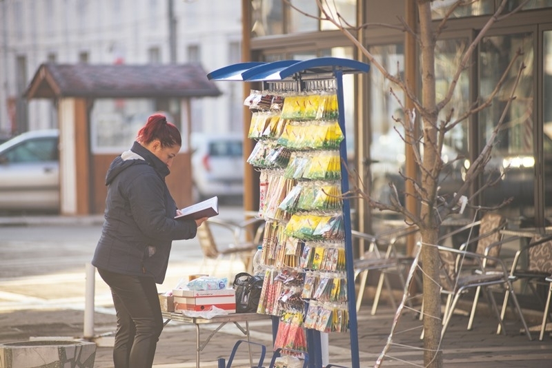 Традиционният Базар на мартениците и цветята краси центъра на Мездра