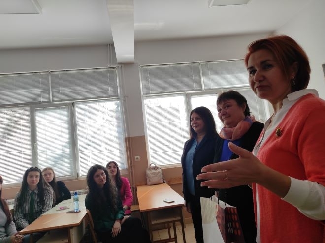 Ученици от ППМГ „Акад Иван Ценов“ Враца представиха сеизмограф по