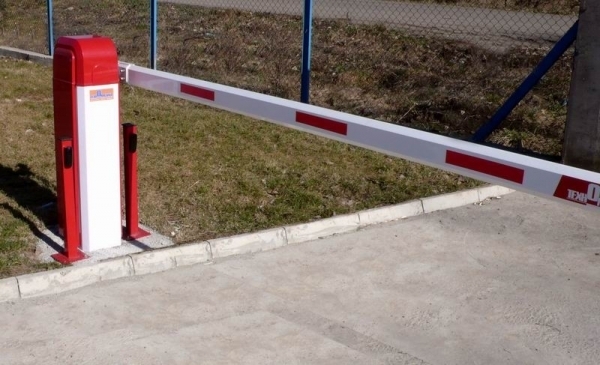Възрастна шофьорка счупи бариера в Монтана гонят я да си плати
