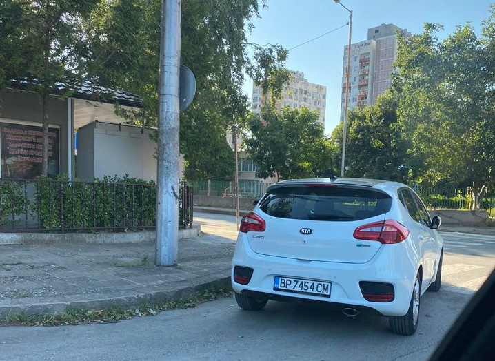 Като „арабин в пустиня“ Пореден шофьор ядоса врачани с паркирането си снимки