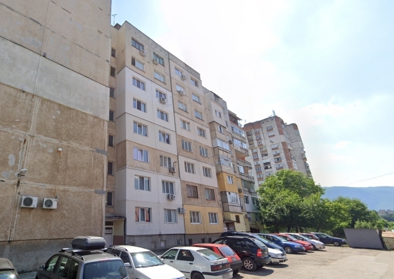 Има ли желаещи ЧСИ продава на търг половин апартамент във Враца
