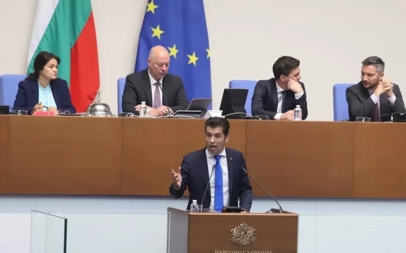 ГЕРБ и ДПС оставиха ПП ДБ сами да бранят кабинета