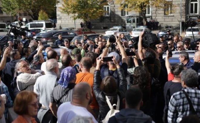 Протест пред ЦИК след решението на изборите да се гласува само с хартиени бюлетини