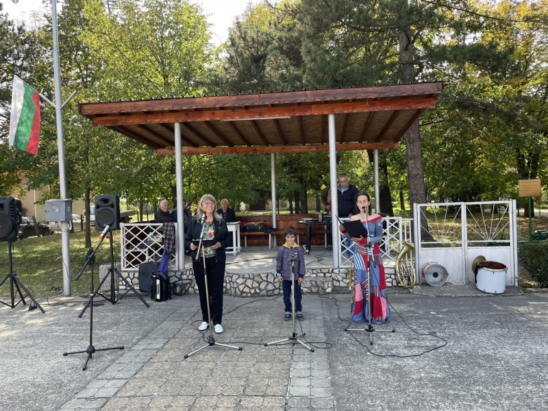 Курбан за здраве раздадоха в Горно Пещене снимки