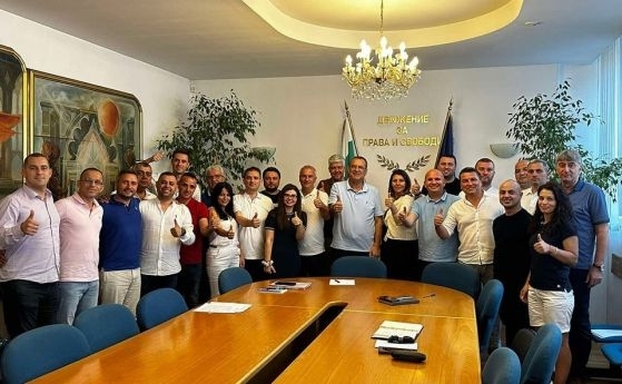 Хората на Доган си върнаха оперативното ръководство на ДПС снимки