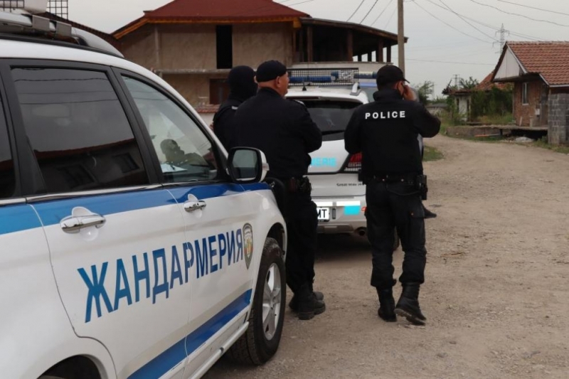 Ченгета тарашиха дома на мъж от Манастирище намериха незаконни оръжия