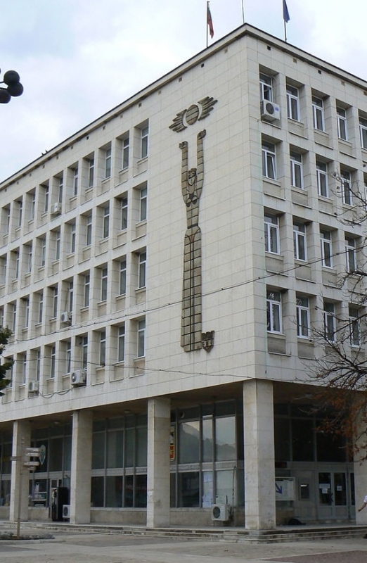 Търсят секретар на община Мездра