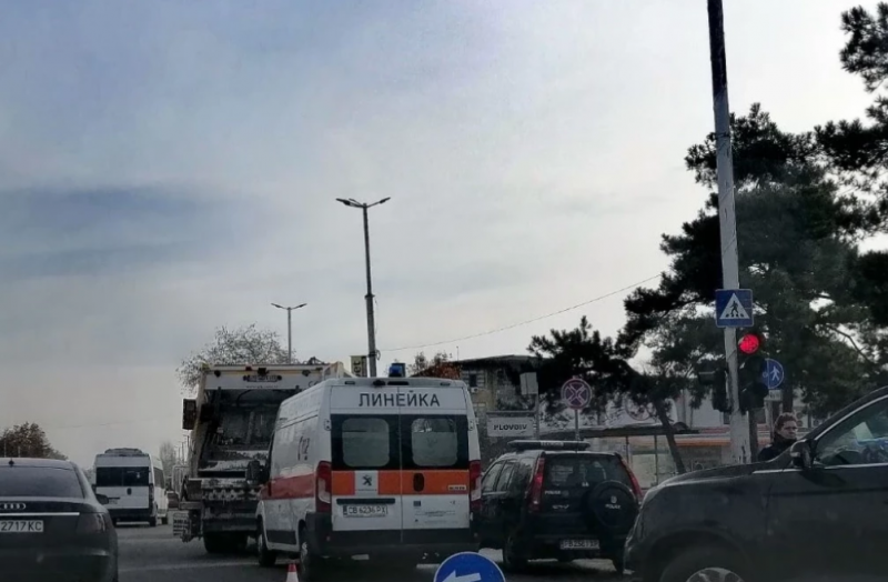 Боклукчийски камион блъсна и уби човек в Пловдив