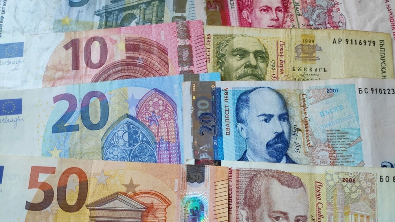 КС отхвърли искането на Възраждане за референдум за лева