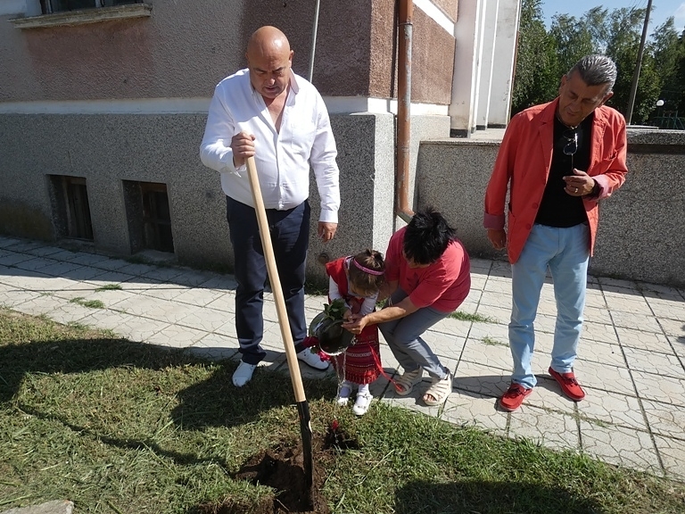 С първа копка стартира ремонтът на читалището в Сталийска махала