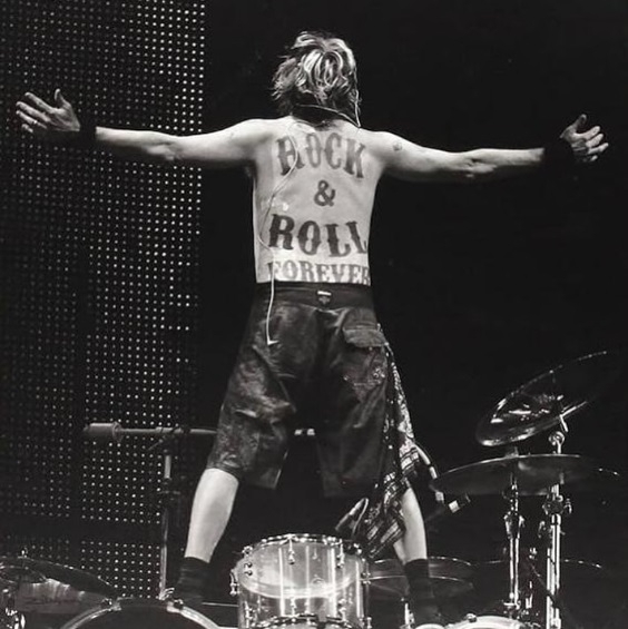 Почина бившият барабанист на Скорпиънс Джеймс Котак