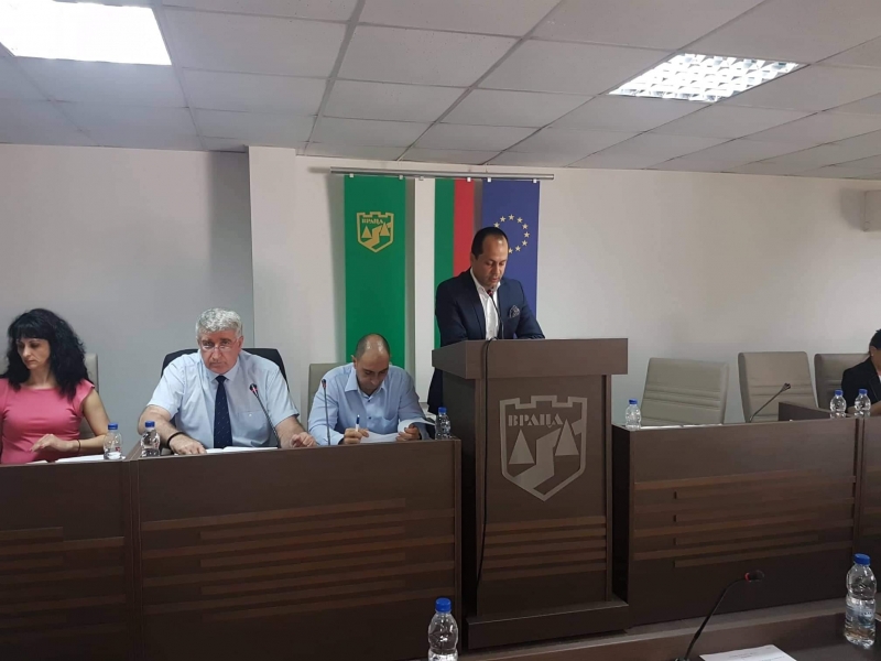 Общинари на нож с директора на врачанската болница и здравния министър