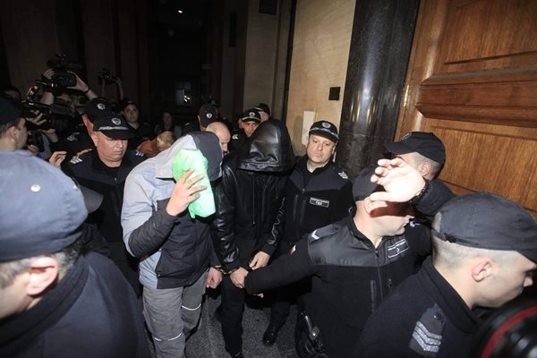 Съдът остави в ареста бившия граничар обвинен за мигрантите край Локорско