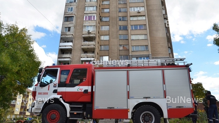Евакуираха блок във Видин заради пожар в асансьора снимки