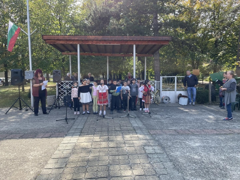 Курбан за здраве раздадоха в Горно Пещене снимки