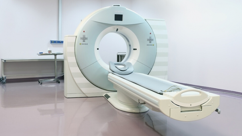 Лекари забравиха пациентка в скенер държаха я вързана 6 часа