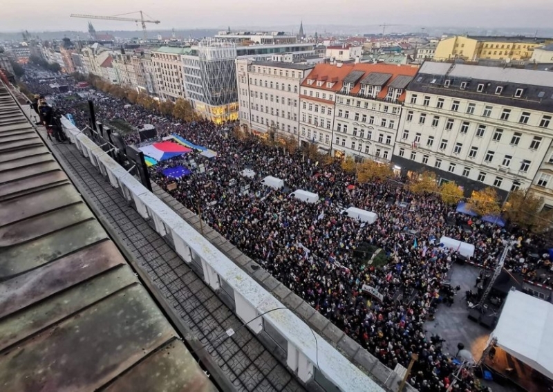 Десетки хиляди излязоха на протест в Прага в подкрепа на Украйна