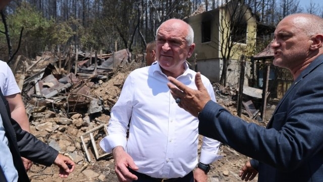 Главчев с апел: Собствениците на тежка техника да се включат в гасенето ...