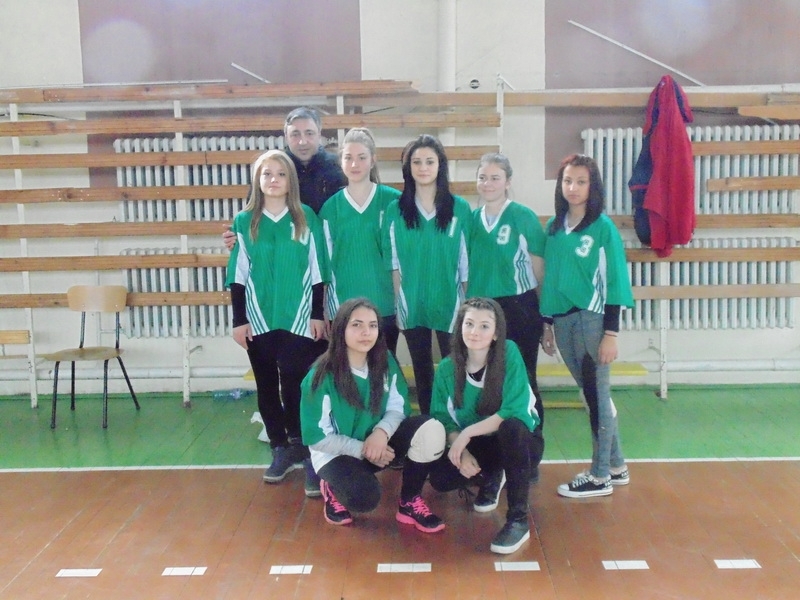 Езиковата гимназия триумфира на Ученическите игри по волейбол във Враца