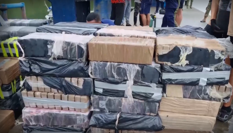 Заловиха подводници край бреговете на Колумбия превозващи кокаин за 150 млн долара снимка видео