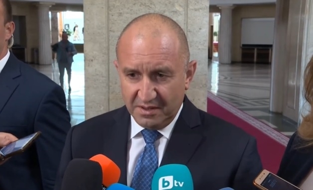 Румен Радев Очевидно е че политическата криза продължава