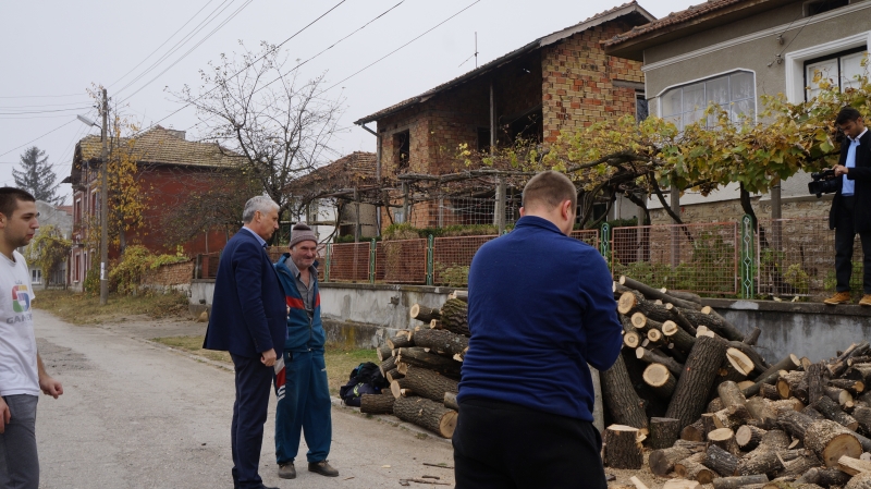Доброволци помагаха в село Руска Бела